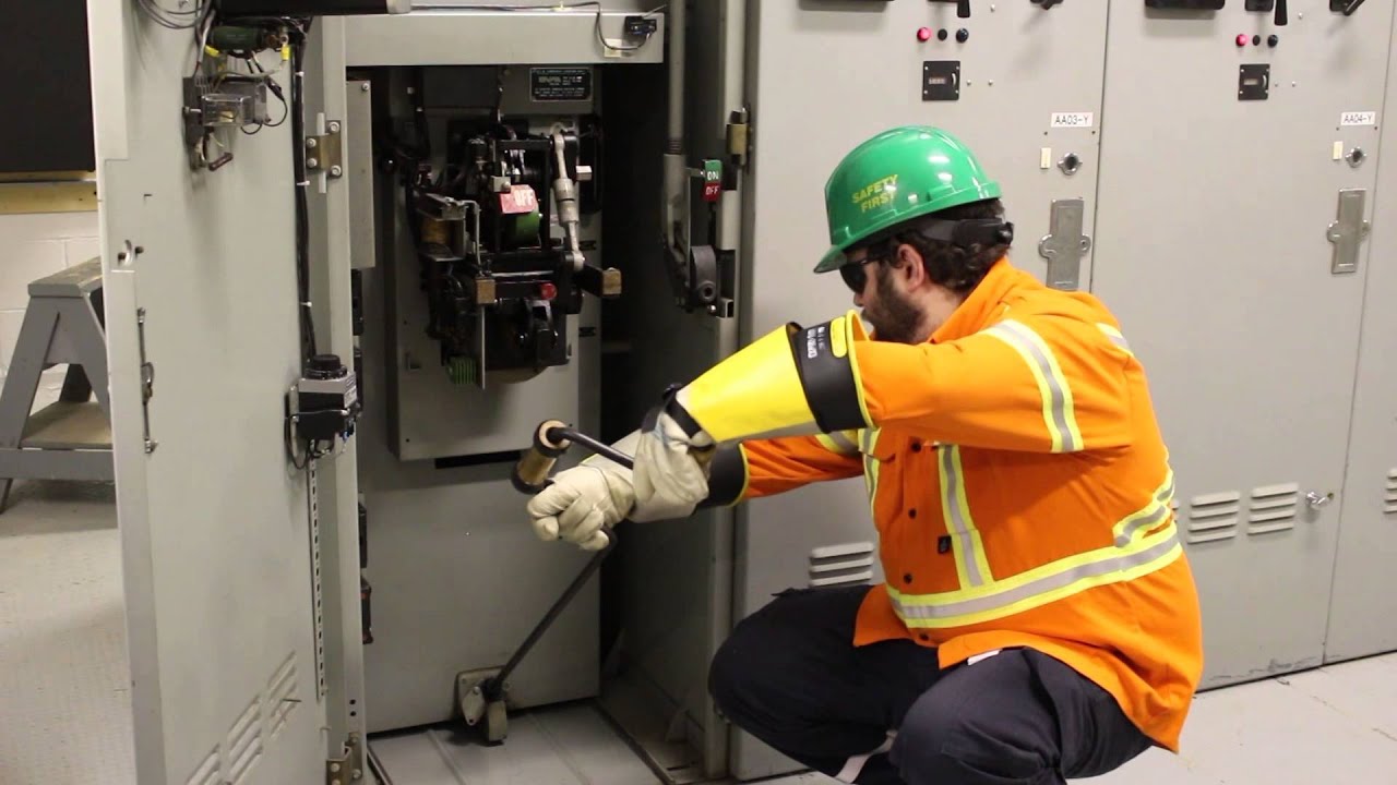 4kV English Electric breaker at Church Substation - YouTube