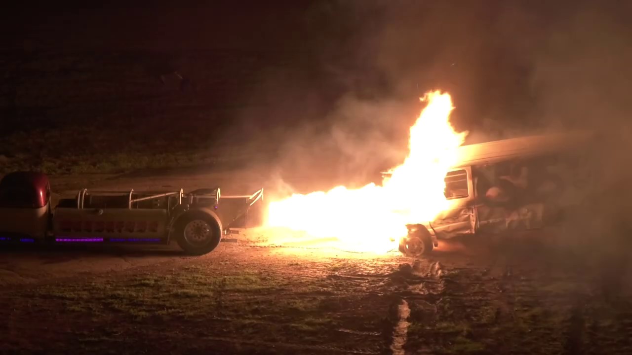 Magdatude Jet Truck MELTDOWN - Rockford Speedway 2019 - YouTube
