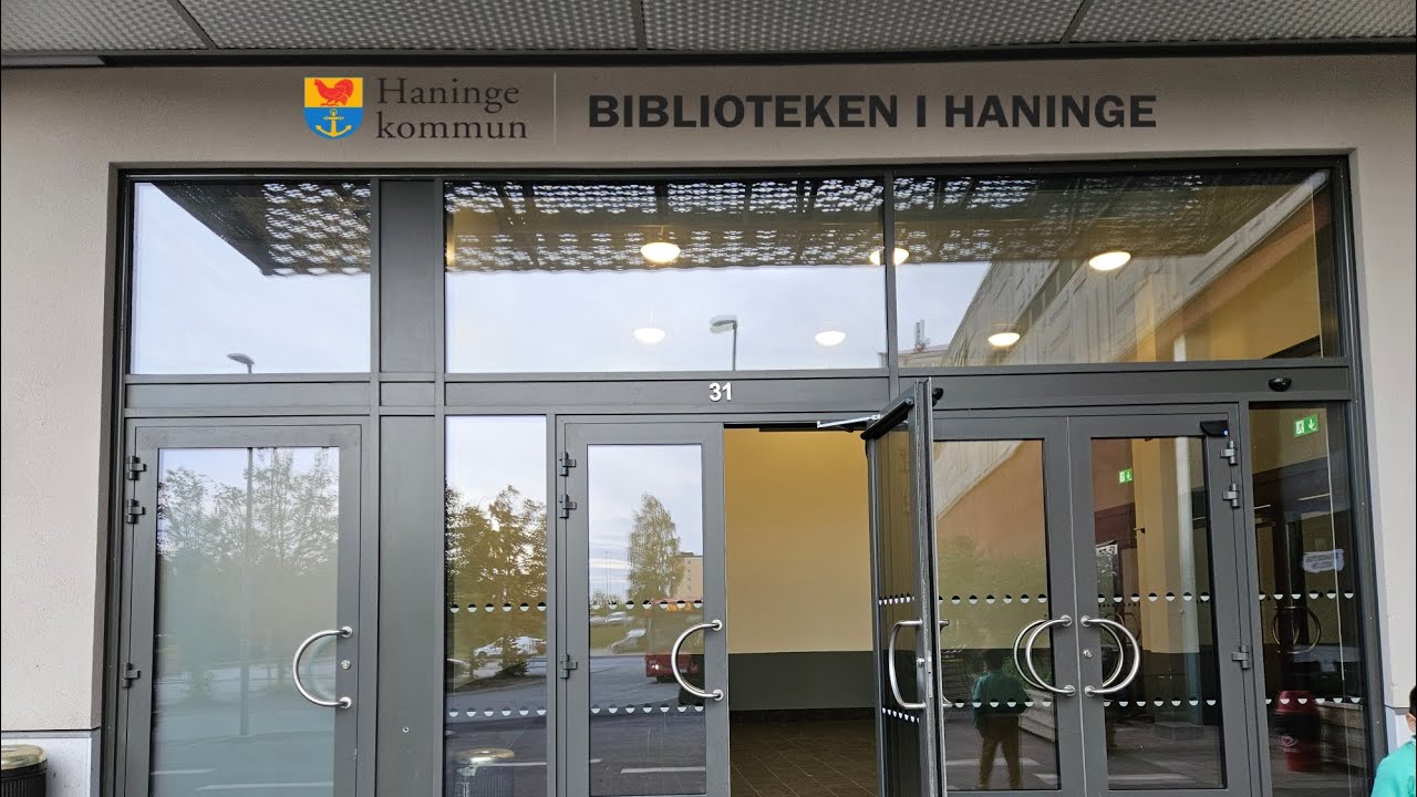 Brandbergen centrum och Brandbergens bibliotek - YouTube