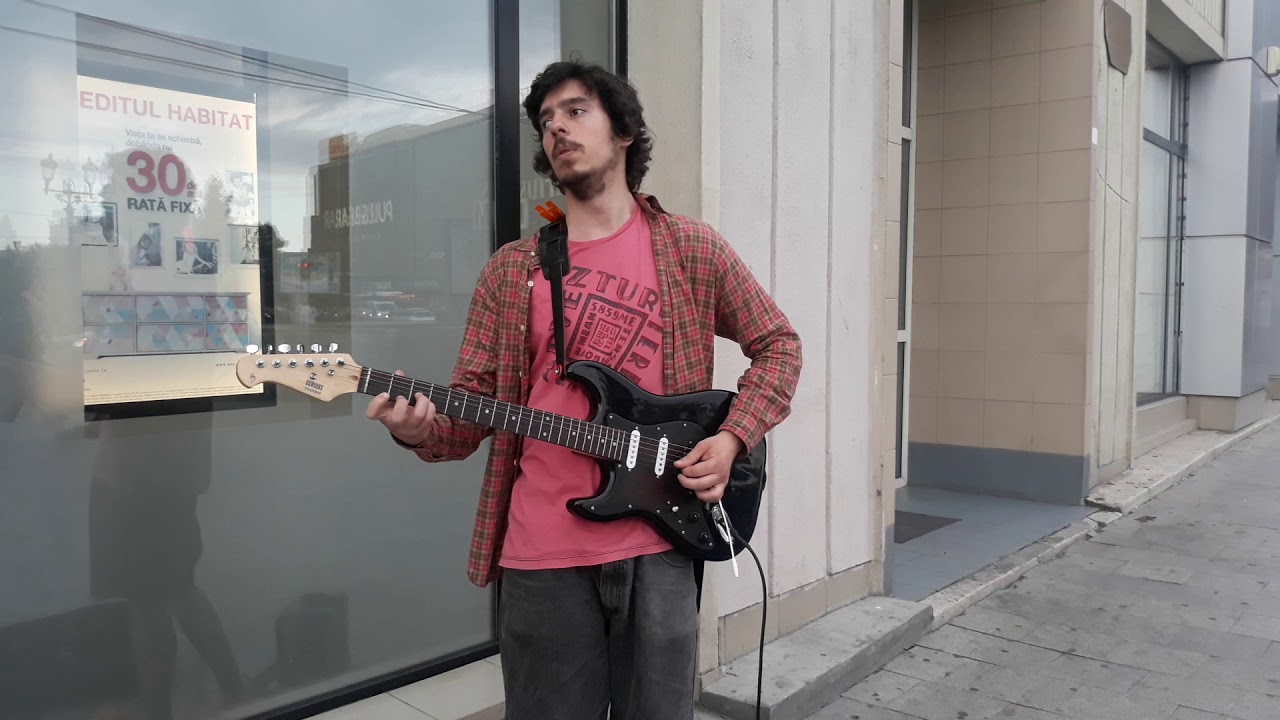 Muzică in centru vechi al Bucureștiului cu Daniel Munteanu - YouTube