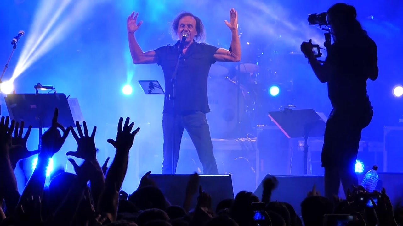 Βασίλης Παπακωνσταντίνου - Σφεντόνα - Live at Πετρούπολη - YouTube