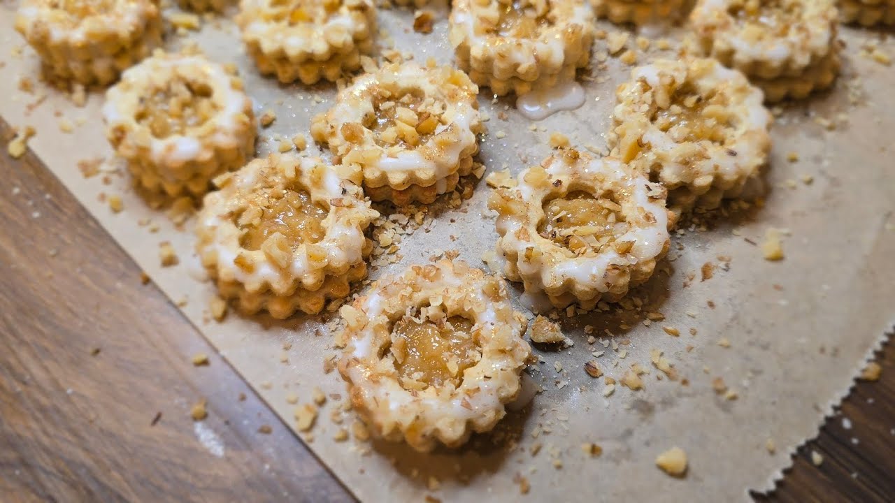 Linzer Kränze 🍊 Linz Cookies - Orange & walnut - YouTube