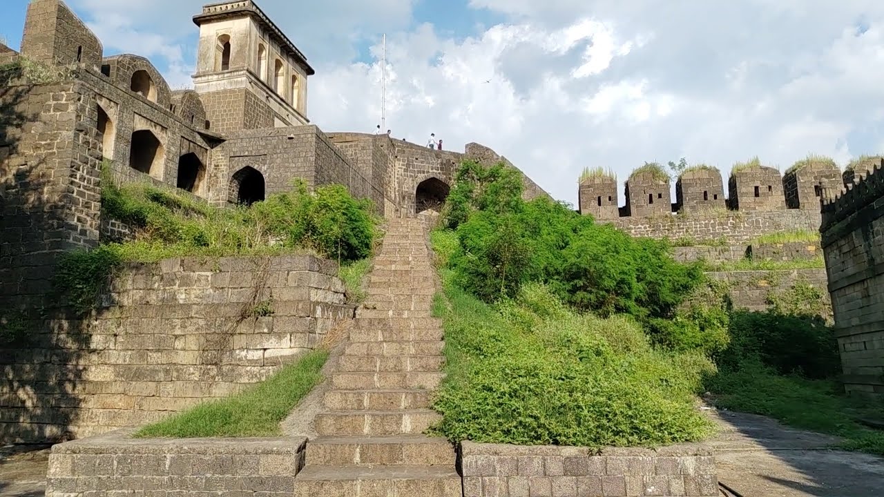 500 year old Paranda Fort: History, Architecture & Travel Guide - YouTube