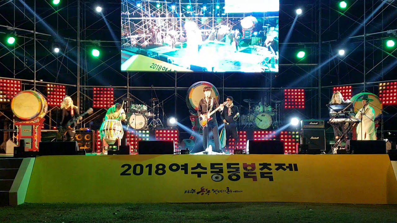 WALKING AFTER U - Arirang with Korean traditional instruments (Live in ...