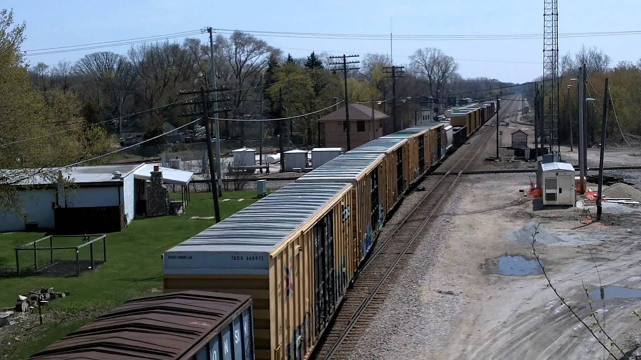 WSOR 4006 leads WSOR T-001 at Rondout, IL - YouTube