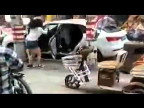 Sevgilisine Sinirlenen Genç Bayan Audi Q3'ünü Parçaladı !