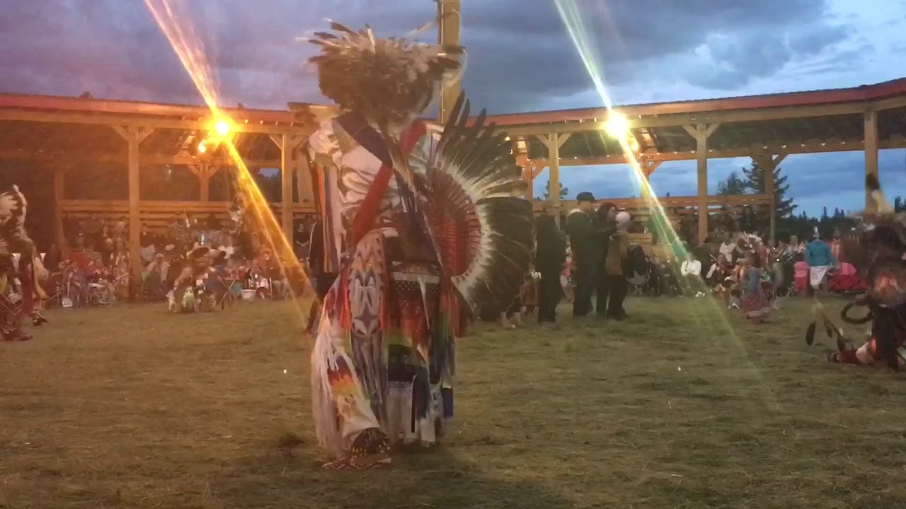 Men's Traditional Special Sunday Night @ Heart Lake Pow Wow 2017 - YouTube