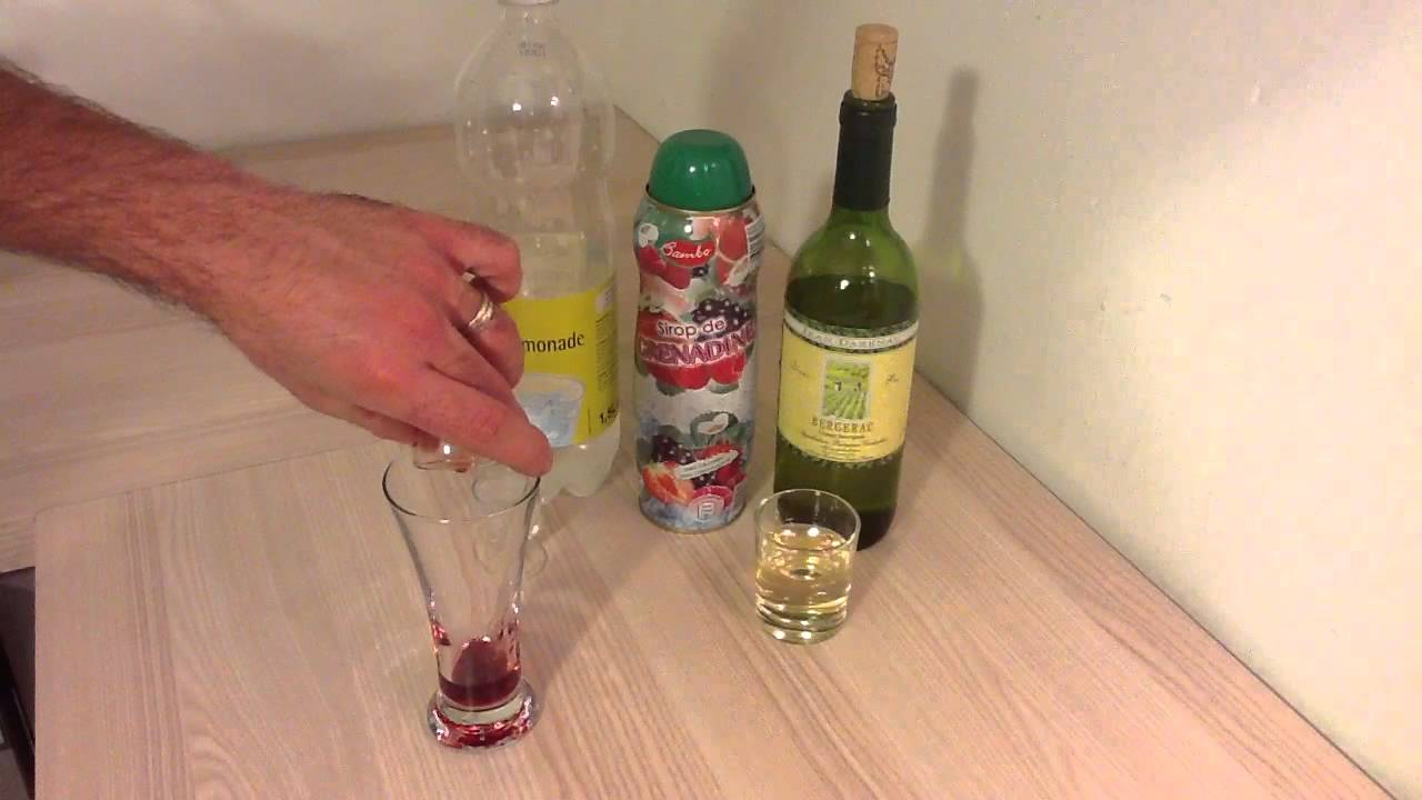 Faire un cocktail Jacqueline - cocktail au vin - YouTube