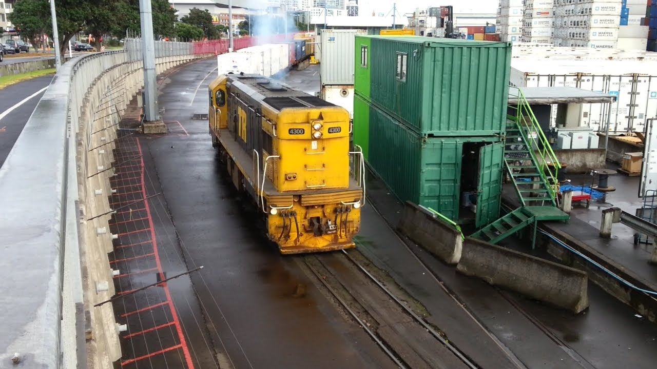 DC 4300 Exit Ports of Auckland Long hood leading - YouTube