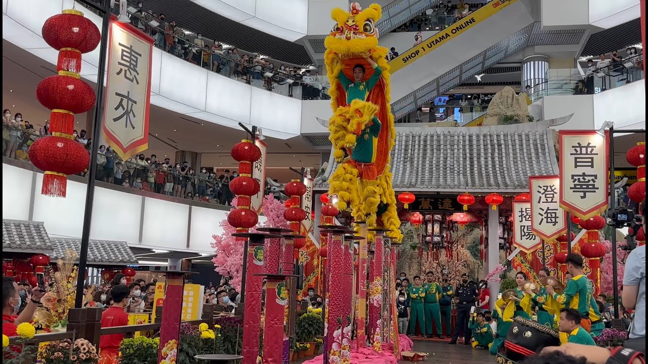 CNY 2023 ~ Acrobatic Double Lion Dance (双狮高桩舞獅 Múa Lân) by Khuan Loke ...