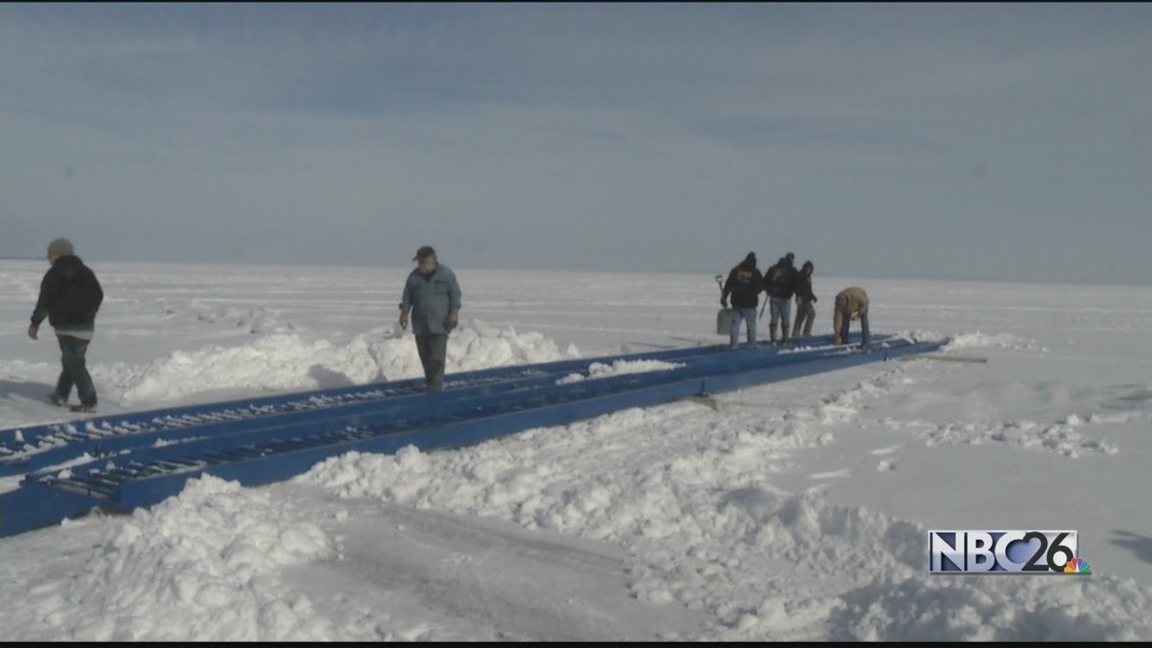 Ice bridges propped up on Lake Winnebago - YouTube