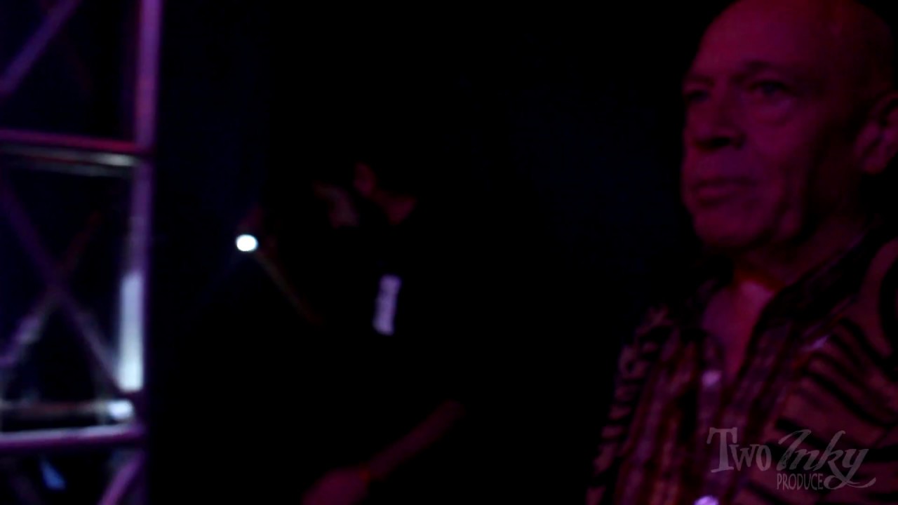 Douglas Trendle - Saluda al estilo Colombiano - Manizales Grita Rock ...