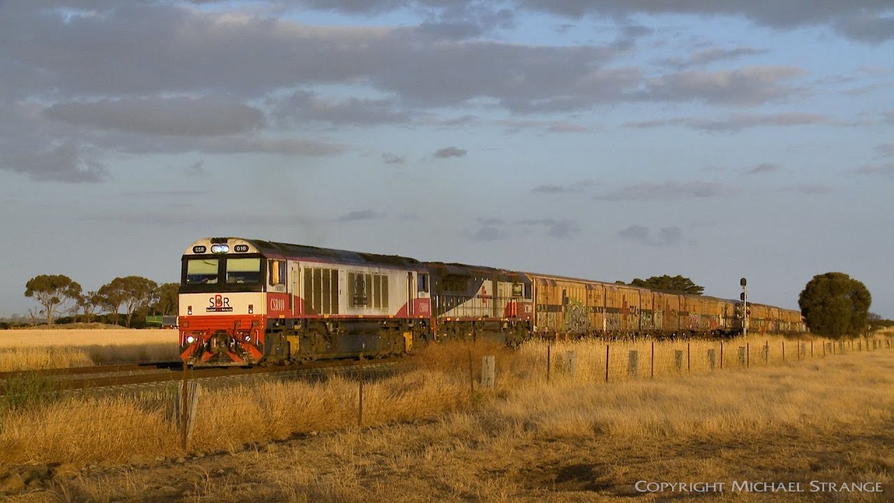 SCT 3MP9 Freight Train With Boxcars & Containers - PoathTV Australian ...