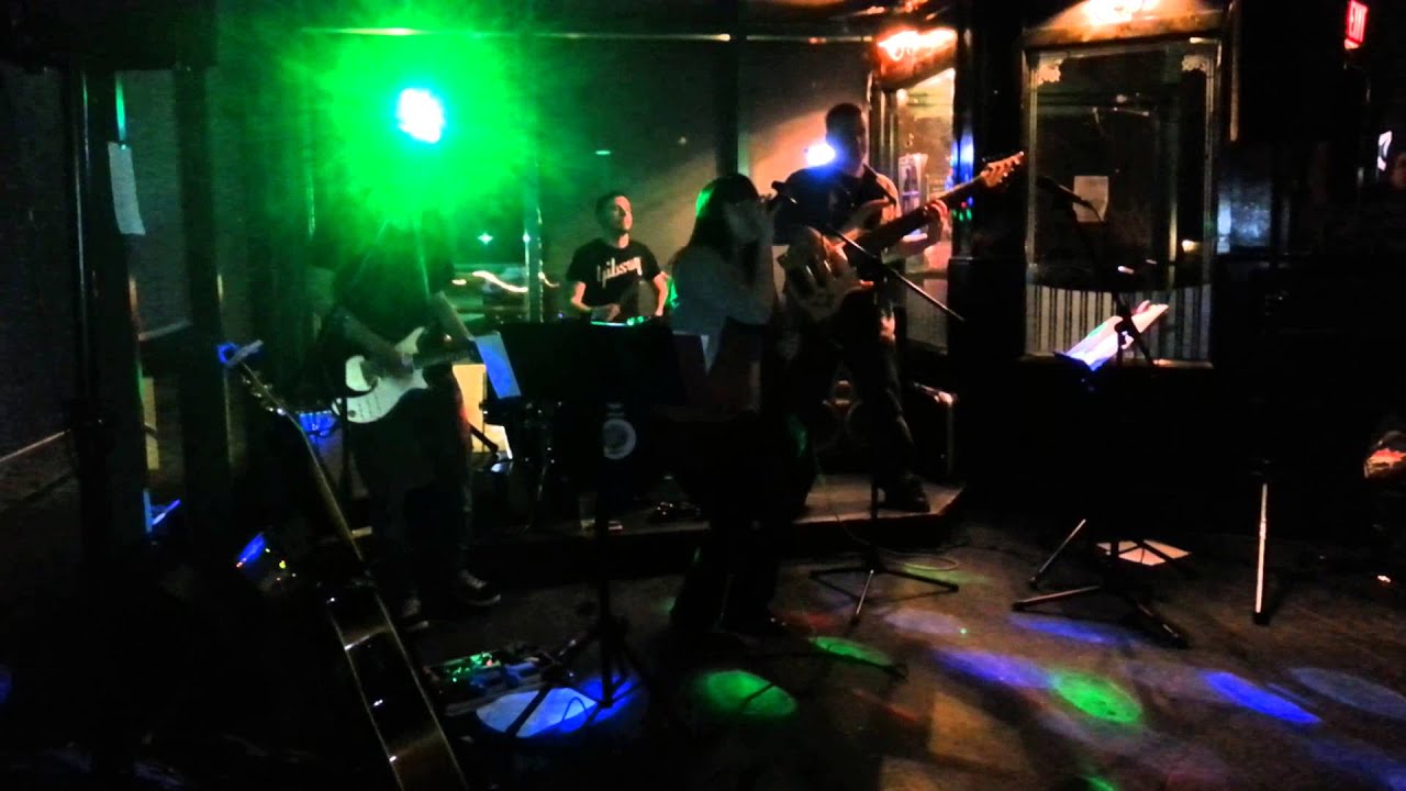 "Just a Girl" Cover- Bianca Rollo Band - YouTube