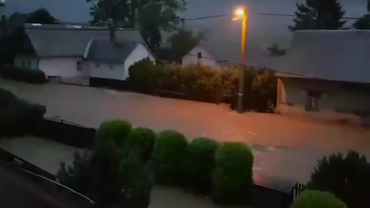 1 dead, 1 missing, dozens rescued in Czech Republic flooding - YouTube