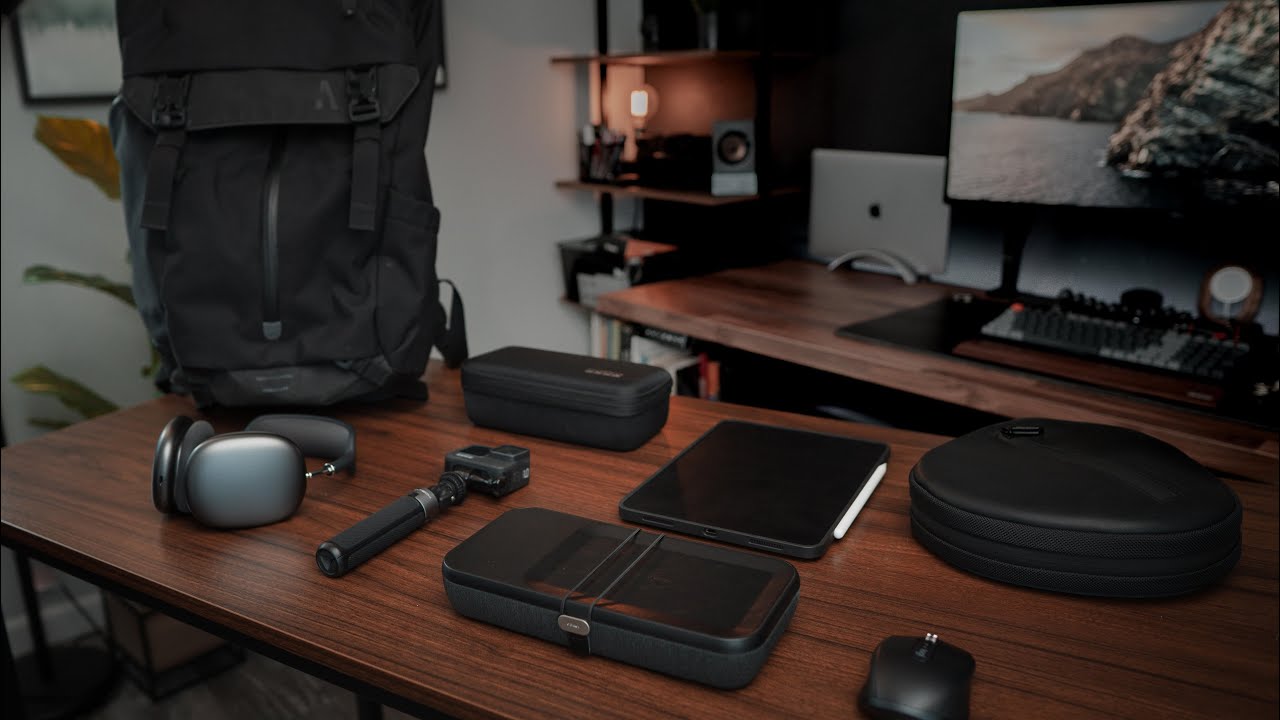 Tech Travel Backpack 2021 - What's In My Bag? - YouTube