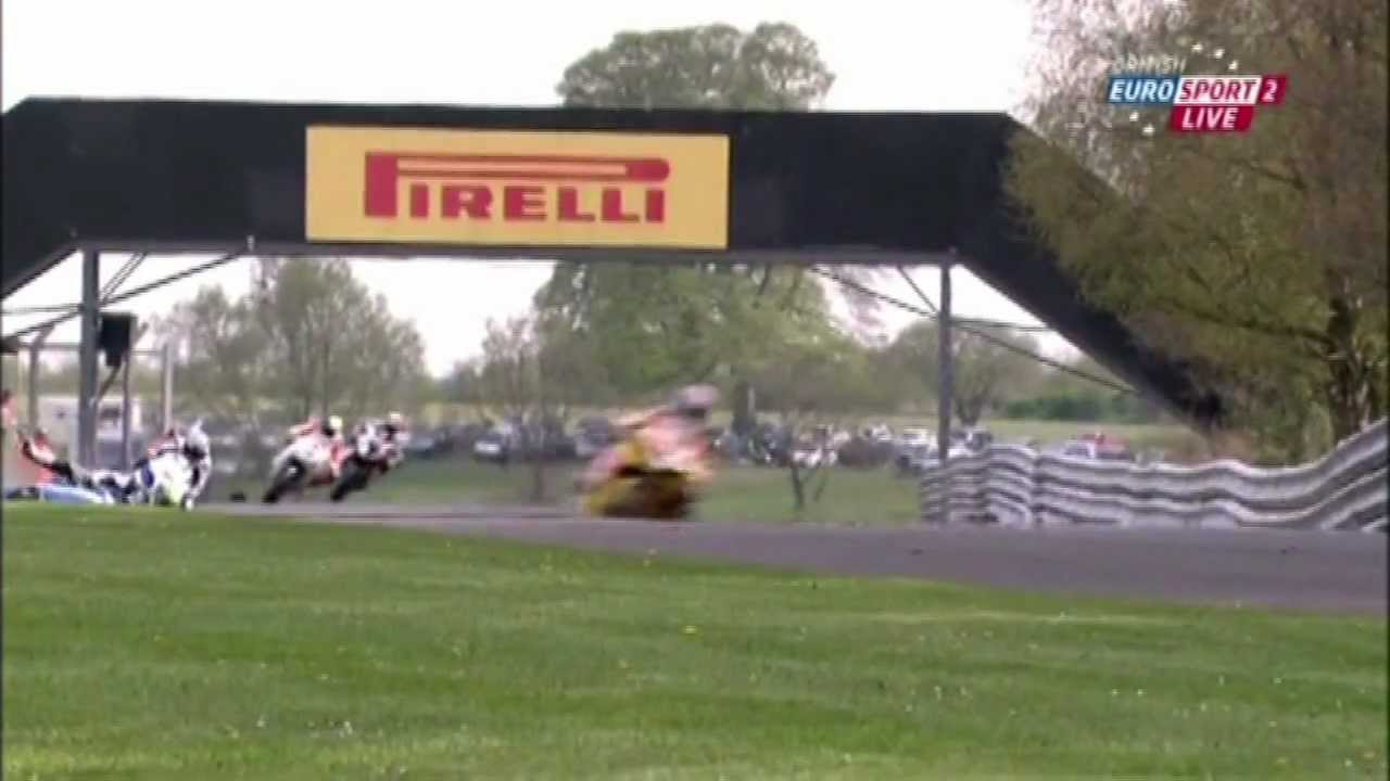 Fast crash in BSB at Oulton Park - YouTube
