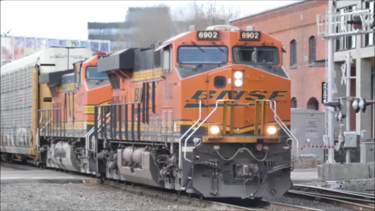 BNSF trains on the Seattle waterfront - YouTube