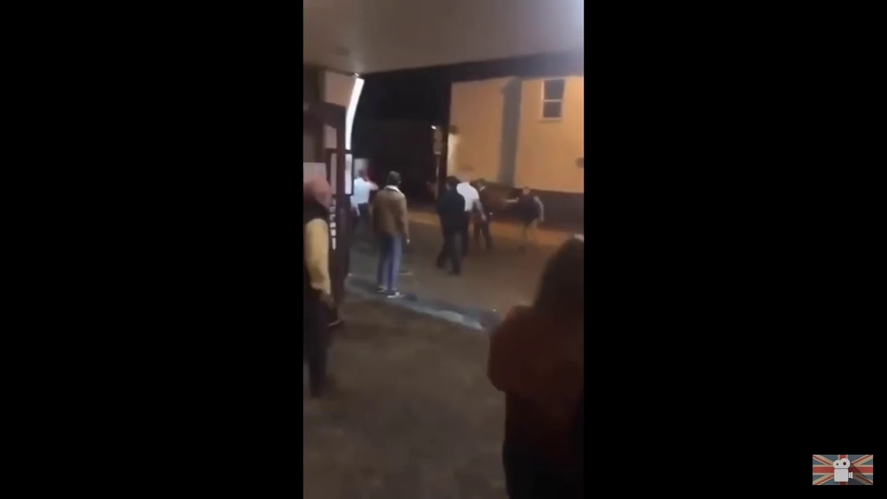 Nightclub Fight spills out into the Street🔞 - YouTube