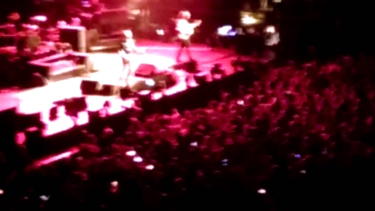 Pearl Jam Elderly Woman Baltimore 10/27/13 - YouTube