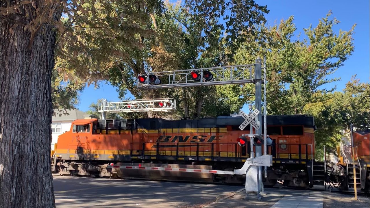 BNSF 7123 Manifest Freight Train South - H Street Railroad Crossing ...