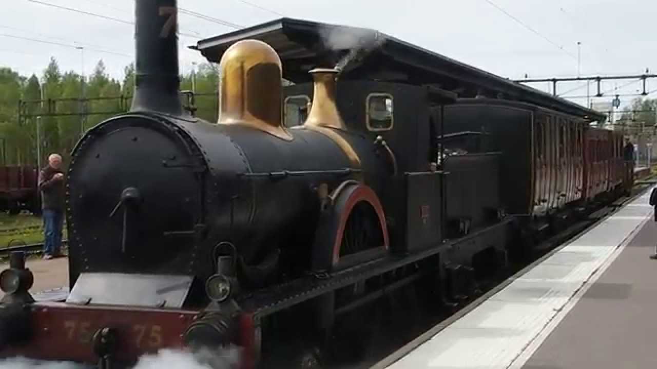 SJ A75 "Göta" på Sandvikens station - YouTube