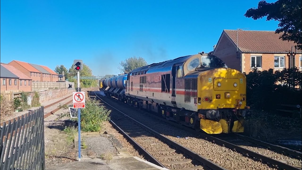 37419 & 37425 on 3J51 RHTT from York passing through Driffield 13th ...
