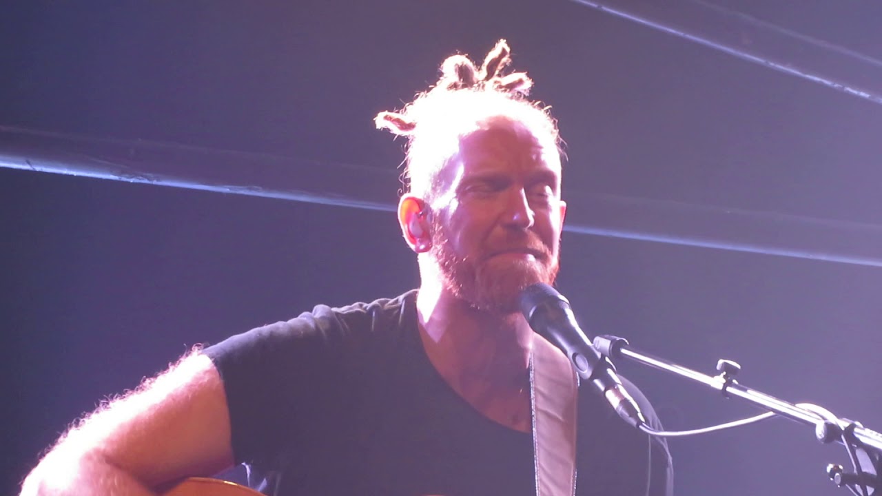 Newton Faulkner - Clouds (live @ Liverpool O2 Academy 2019) - YouTube