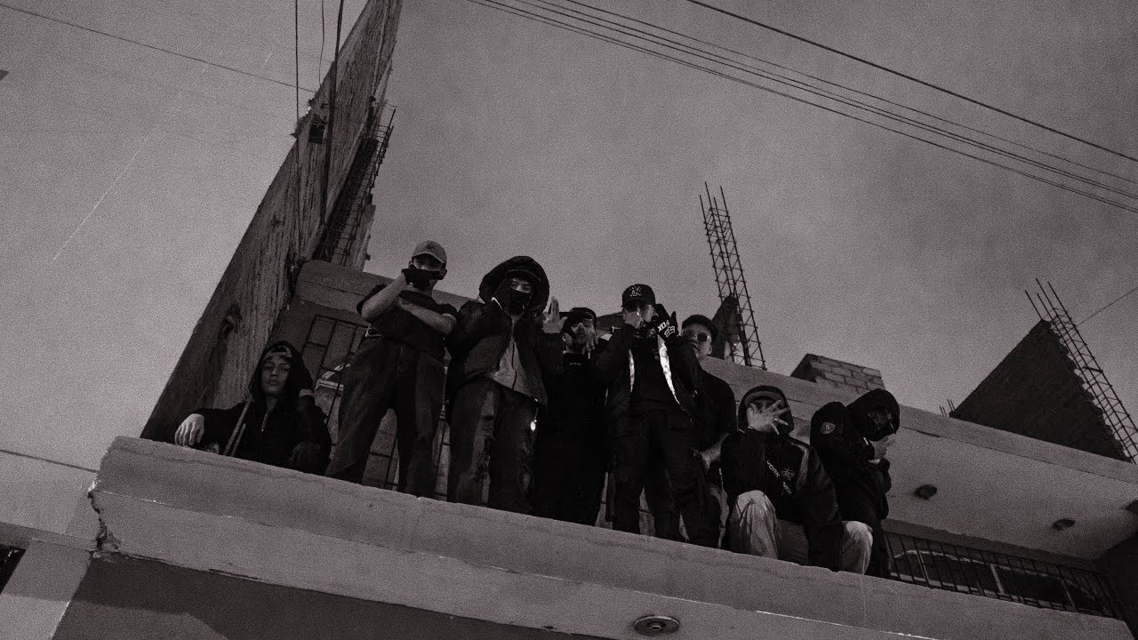 ROMPIENDO LA CALLE - Jams, Jay Castro (Video Oficial) - YouTube