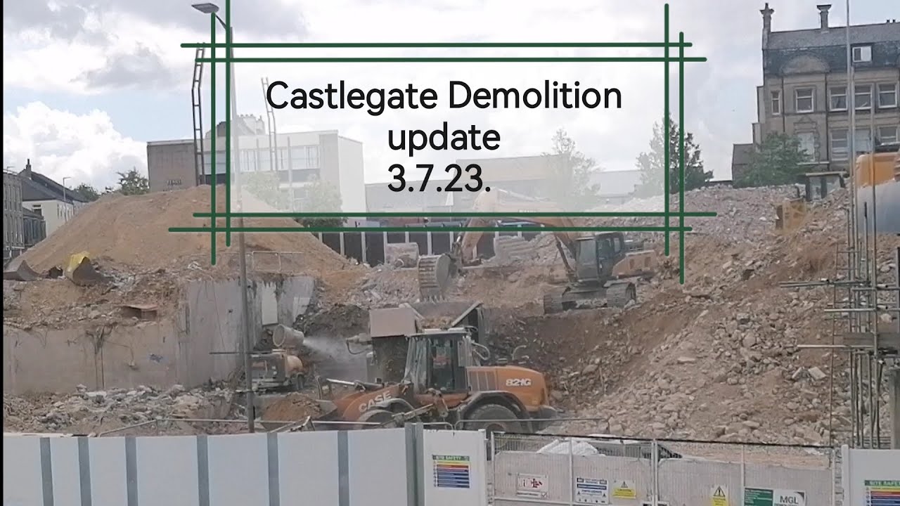 Castlegate Demolition: Site visitors + a HUGE A$$ military plane. - YouTube