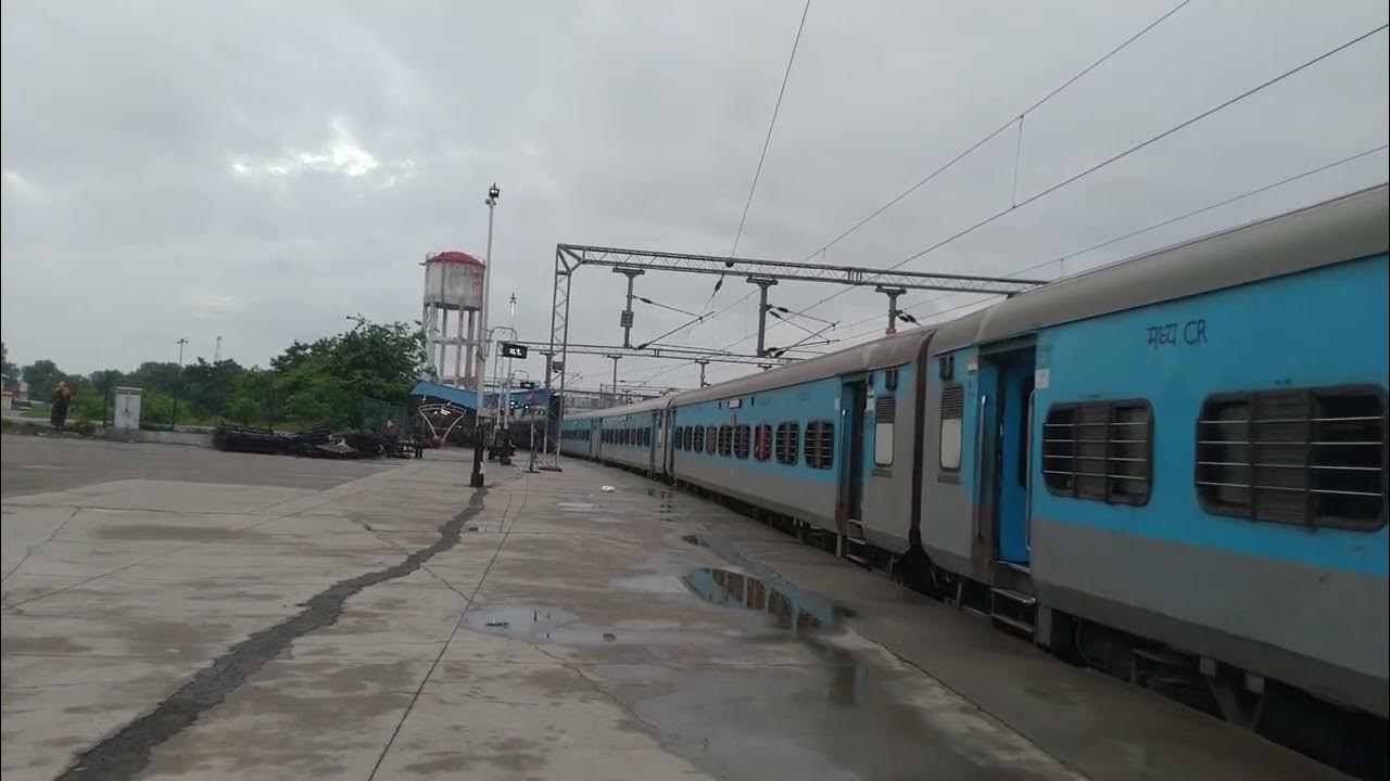 Solapur Hutatma Express Departing Solapur - YouTube