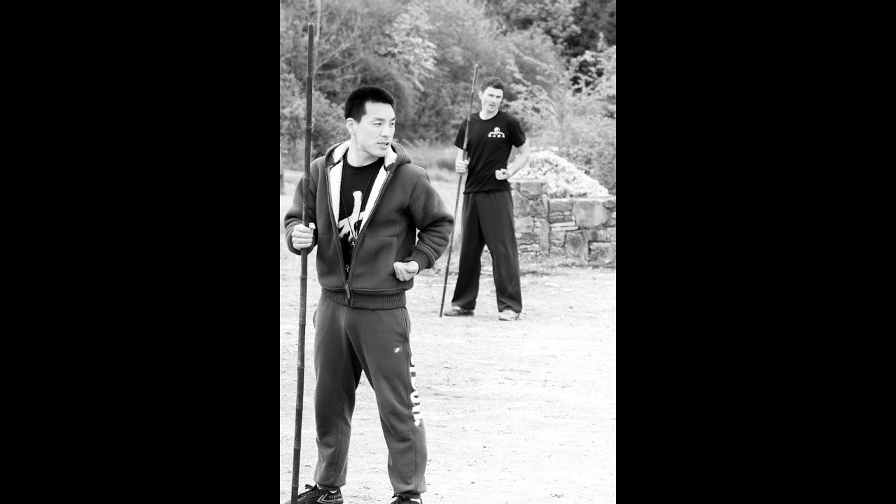 Shaolin Staff - Yin Shou Gun -阴手棍 -Training with Me - YouTube
