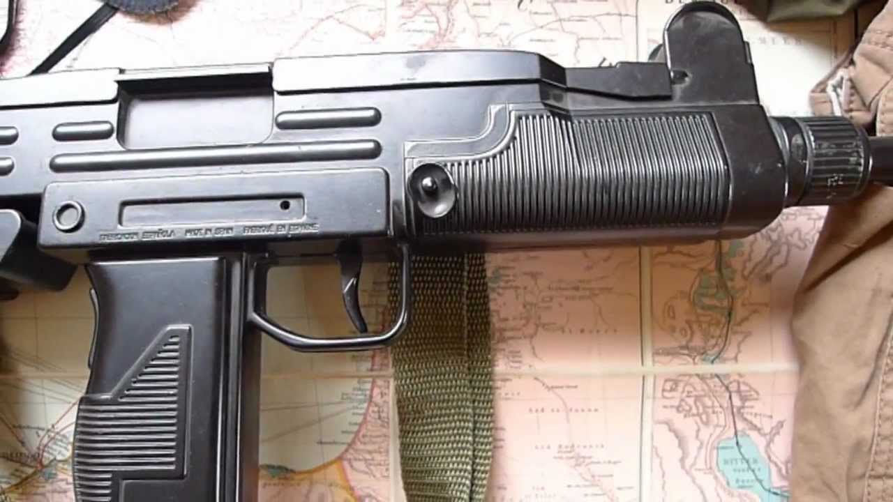 UZI Maschinenpiste Modelwaffe - YouTube