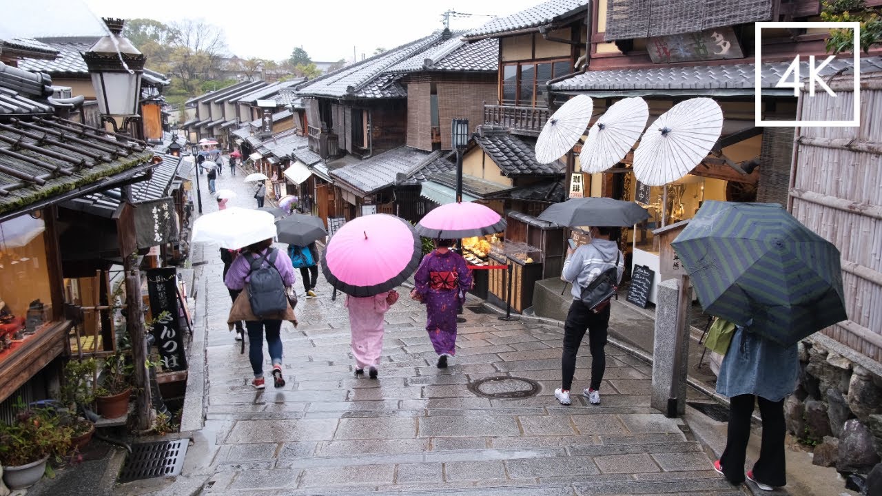 Rainy Day. Most Beautiful Street in Kyoto. Gion | Walk Japan 2021[4K ...