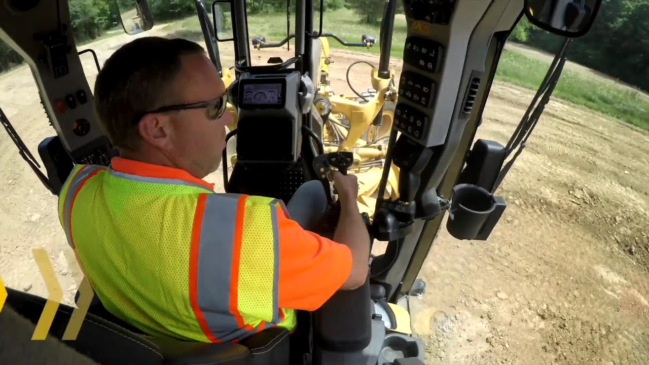 Cat Motor Grader Application Training: Finishing a Pass - YouTube