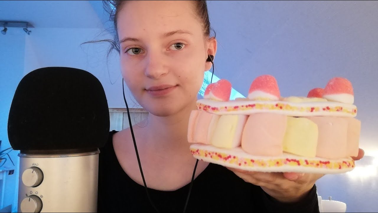ASMR | Eating a marshmallow cake (deutsch/german) - YouTube