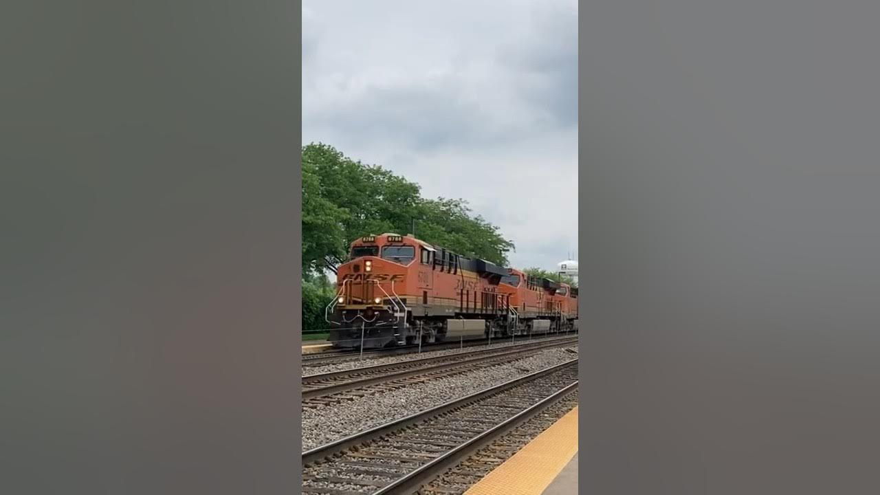 BNSF 6788 leading WB BNSF Intermodal in Naperville Illinois - YouTube