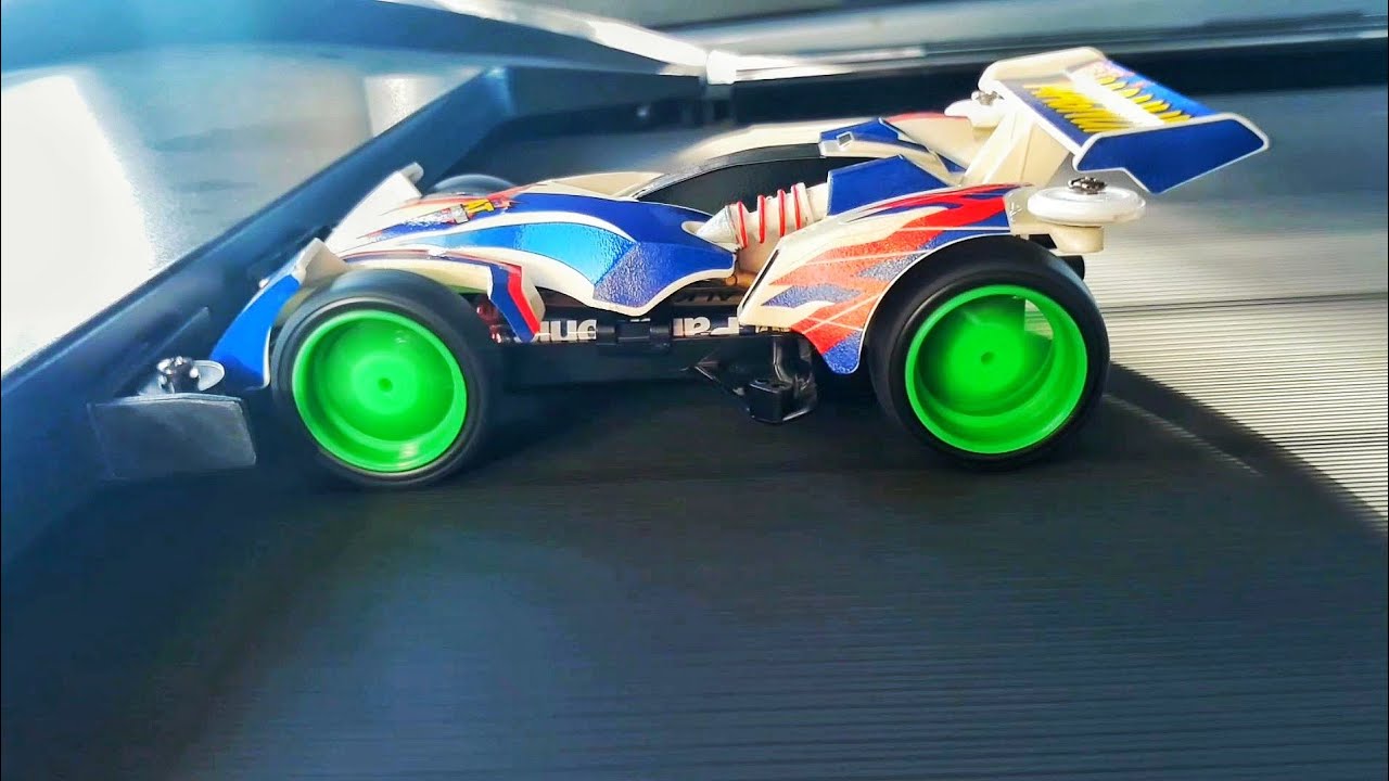 Tamiya Mini 4WD Beat Magnum Super TZ Chassis on Treadmill 18km/h - YouTube