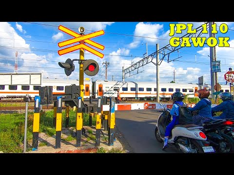 WOW !! MENEMUKAN Perlintasan Kereta Api UNIK JPL 110 Stasiun Gawok
