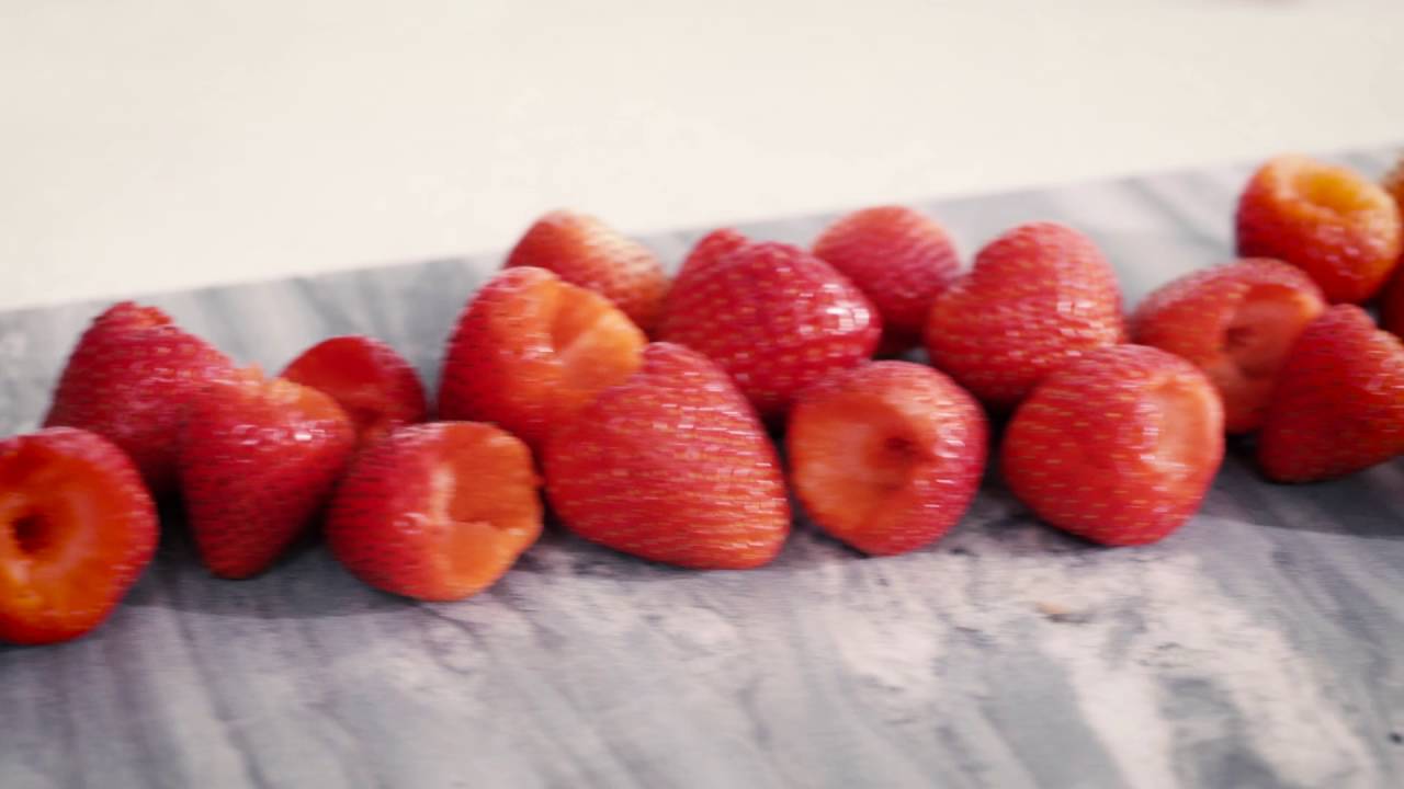 Chef’n StemGem™ Strawberry Huller - YouTube