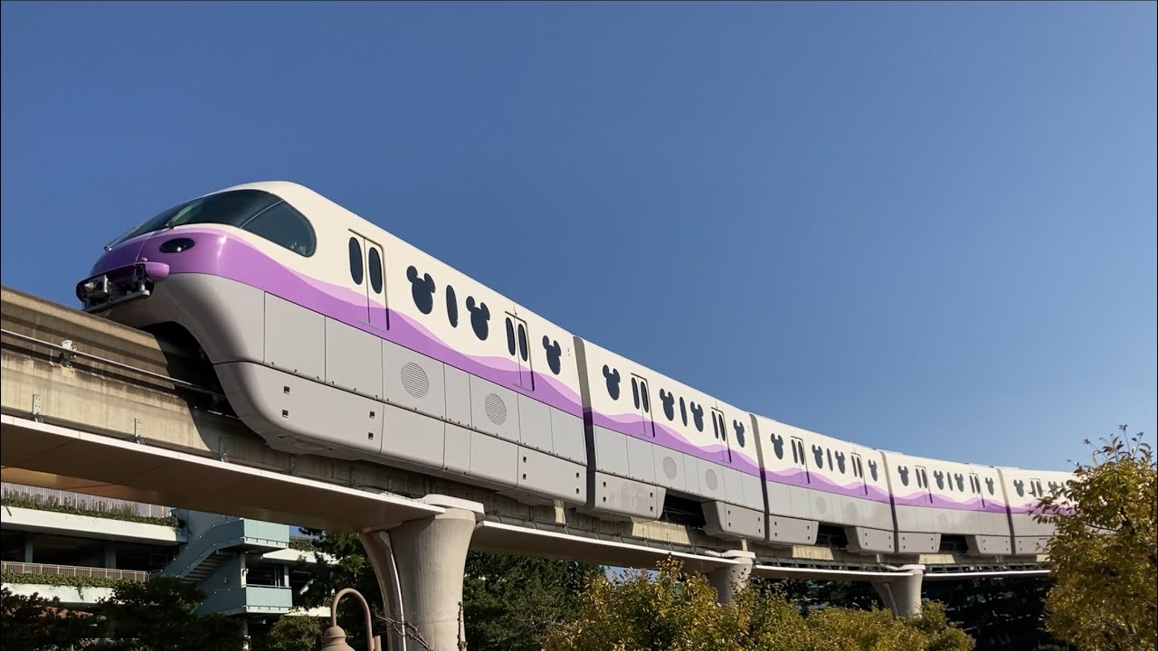 ディズニーリゾートライン 東京ディズニーシー・ステーション 入線 パープル新型 - YouTube