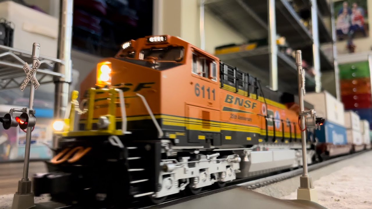 Lionel O scale BNSF 6111 Leading Incredibly Long Train 30 cars! - YouTube