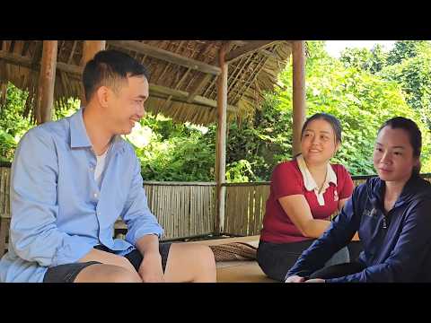 Tuyet began to open up to Manh, and they chatted happily together.