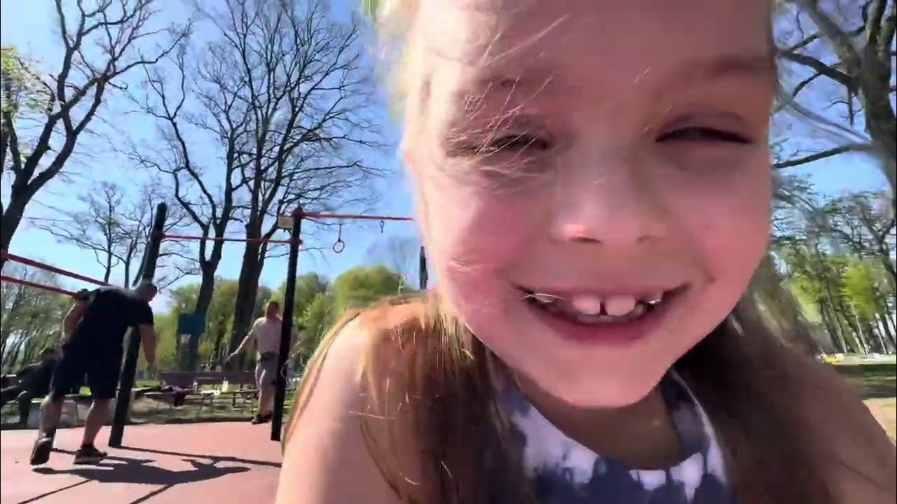 Ева на стадионе, спортивное утро - YouTube