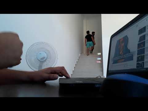 Kalbi uzaklarda kalan bi adam var tugimusti