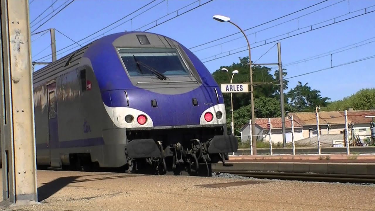 Trains:La gare sncf d'Arles - YouTube