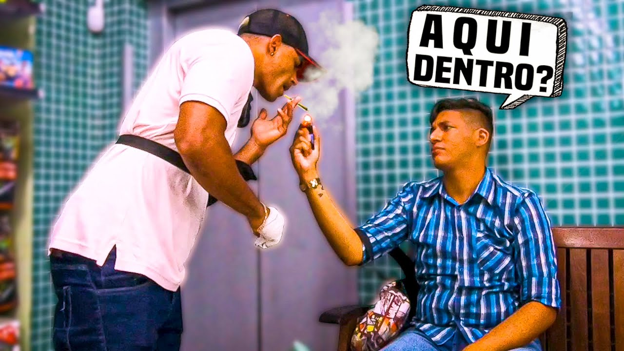 PEDINDO AJUDA PRA ACENDER UM BASEADO 2 ((PEGADINHA)) - YouTube