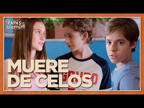 Emi no soporta ver a Scarlet tan cercana a Iker | Papás por Siempre 2/4 | Capítulo 6