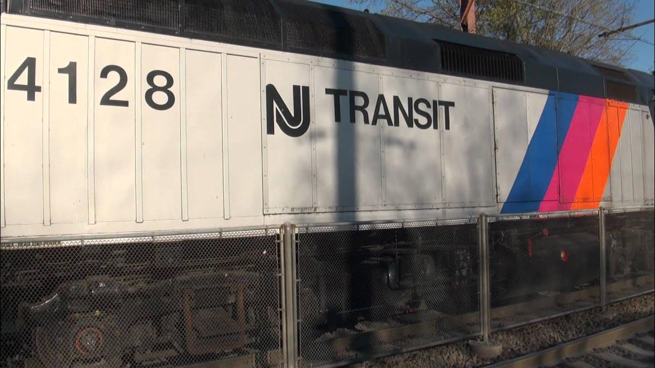 NJT F40PH-2CAT #4128 With Comet IV Cab Car #5028 Idles Next to Me At Morris Plains 4-9-12 - YouTube