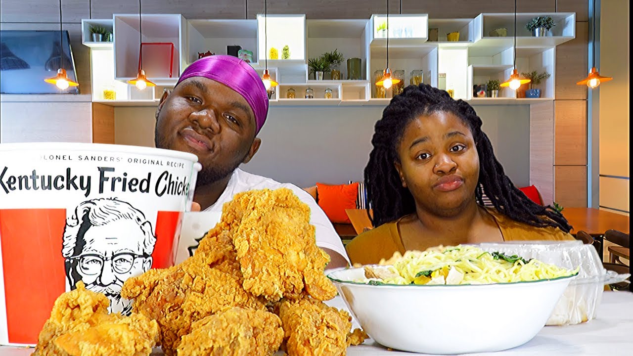 KFC EXTRA CRISPY FRIED CHICKEN DRIPPING WITH BUFFALO SAUCE AND ...